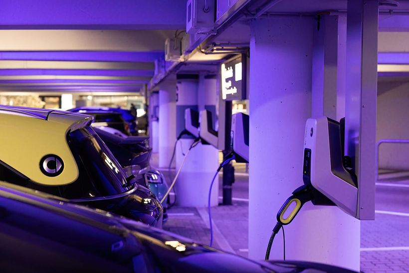 Hamburg Airport fördert E-Mobilität: Neue Ladestationen im Flughafen-Parkhaus - Hamburg Airport