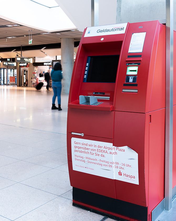Cash, Exchange & Tax Refund - Hamburg Airport